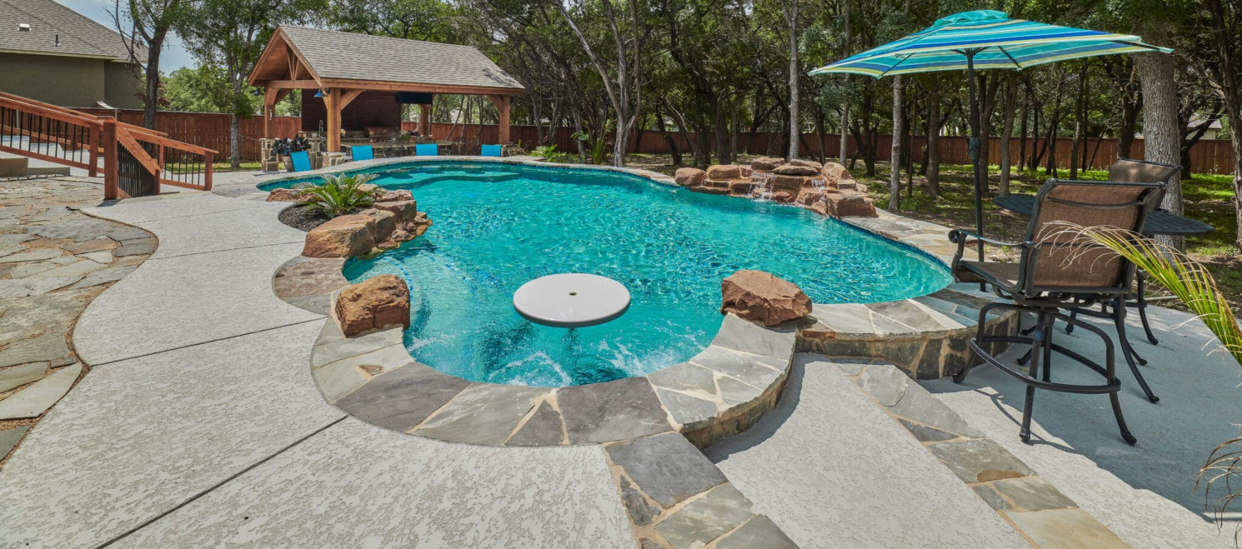 The Benefits of a Freeform-Shaped Swimming Pool